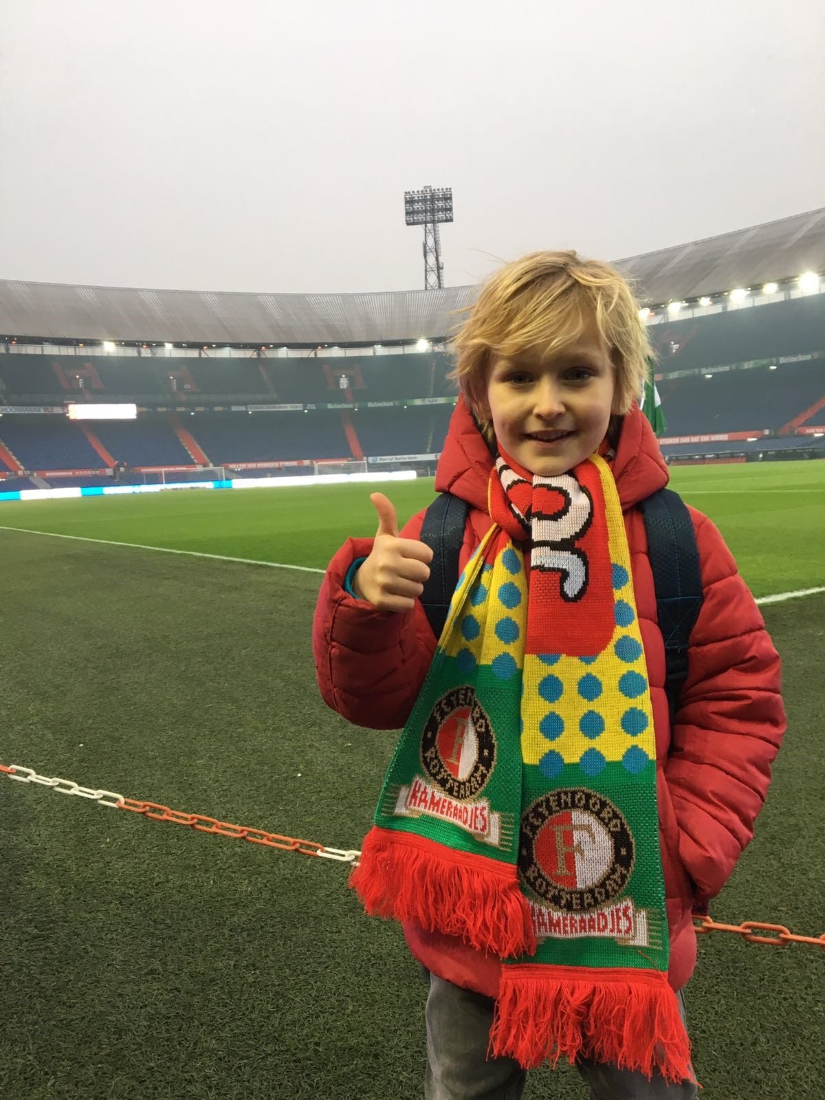 Kampioenskriebels bij Feyenoord-fans Tomasson (12) en Alec (7)