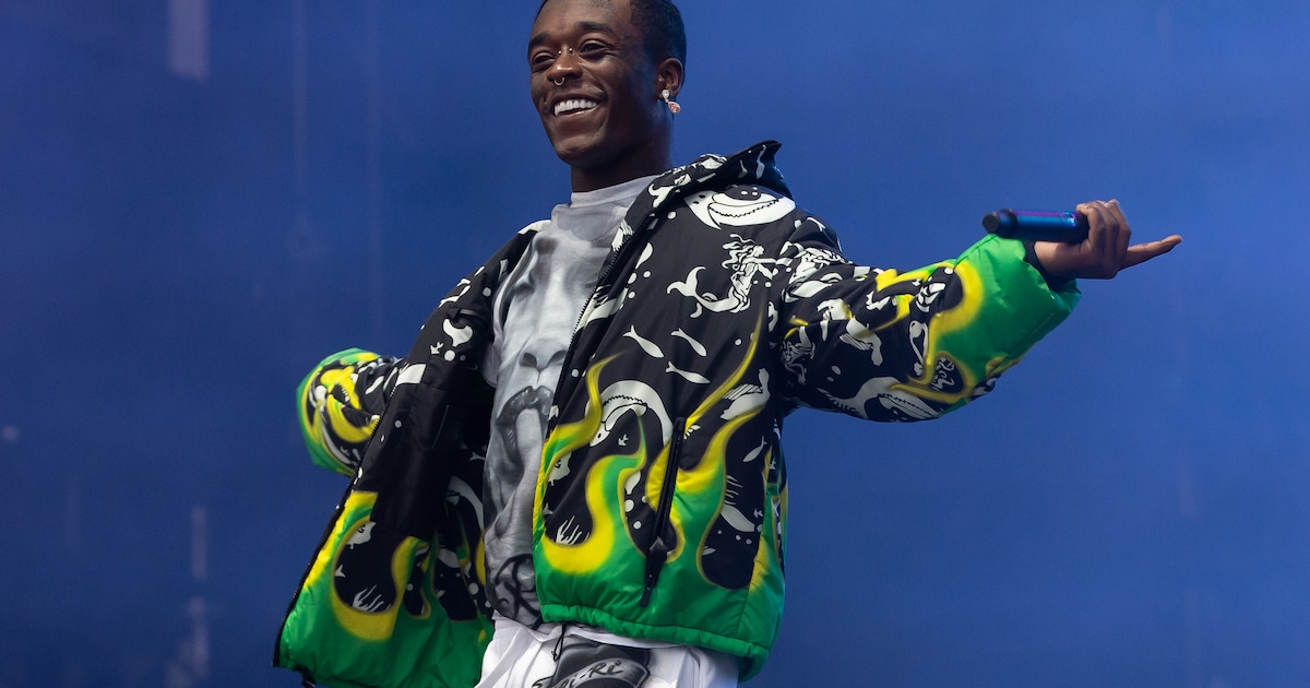 Bizar: rapper zet diamant vast op zijn hoofd