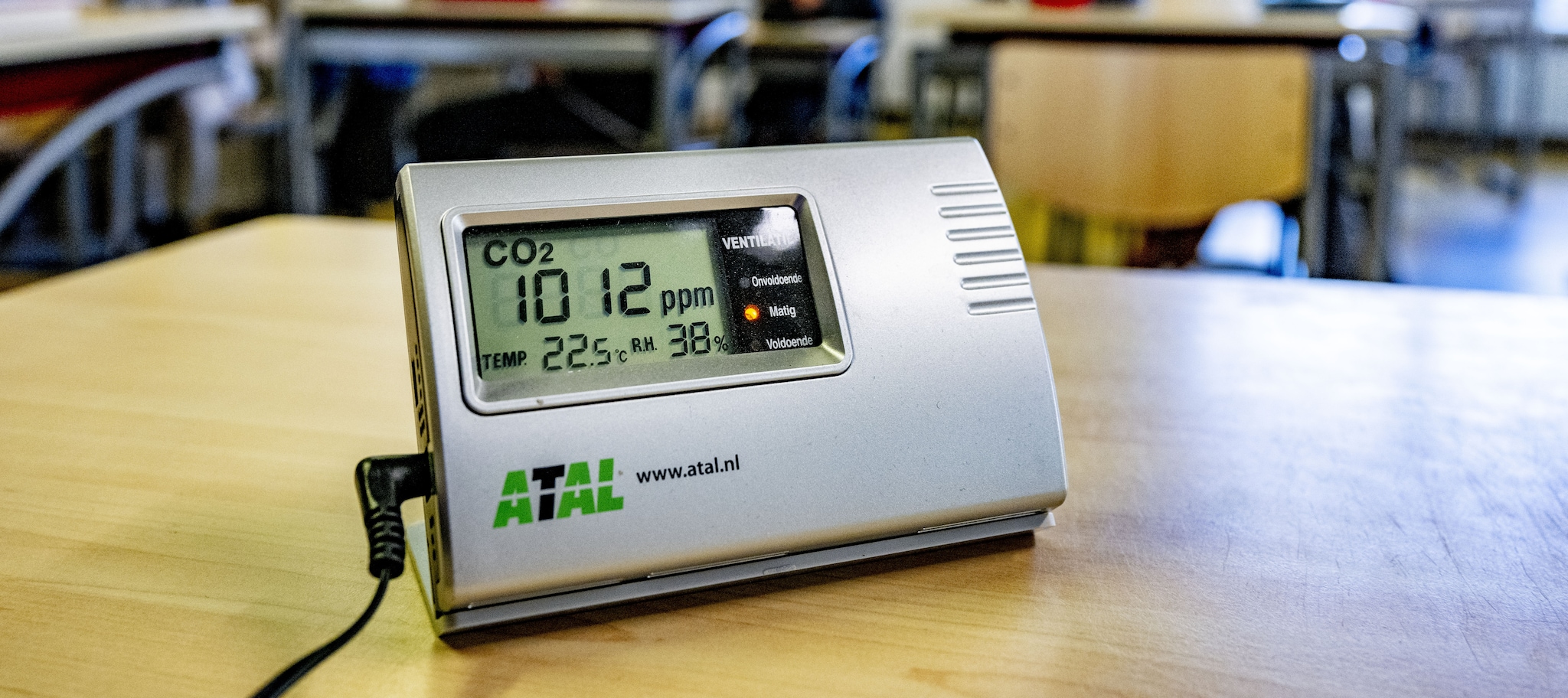 Minister verplicht CO2-meter op scholen. Wat is dat?