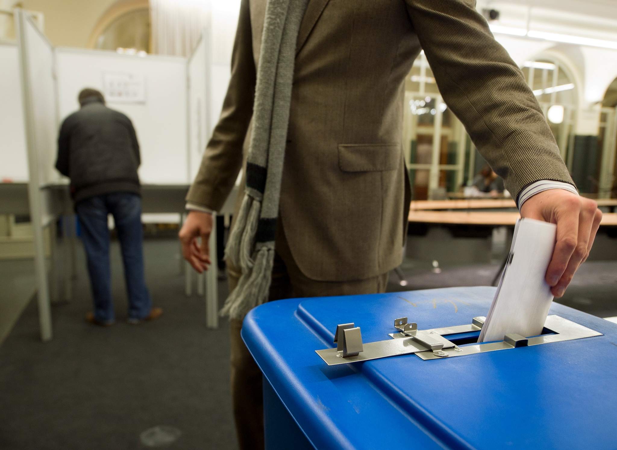 'Op wie stemt u: Shigeru Aoki of Shigeru Aoki?'