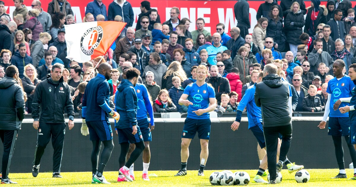 Kampioenskriebels bij Feyenoord-fans Tomasson (12) en Alec (7)