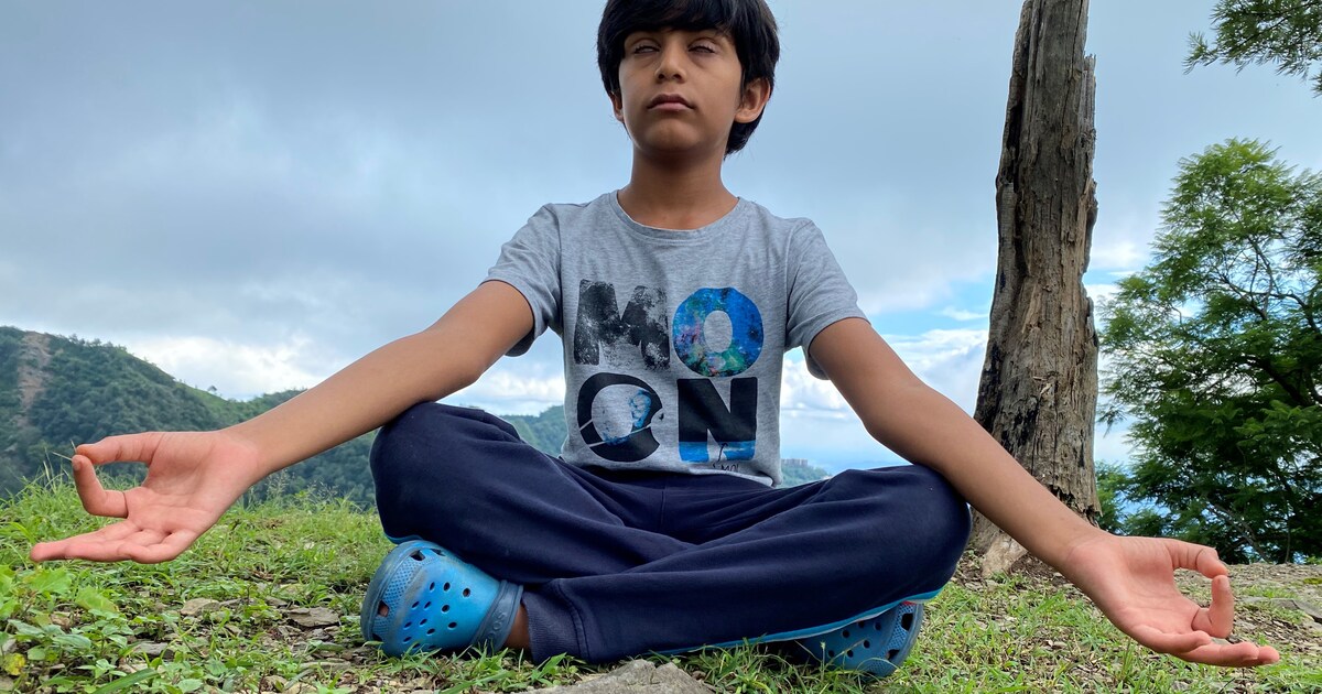 Reyansh (10) is de jongste yogaleraar ooit