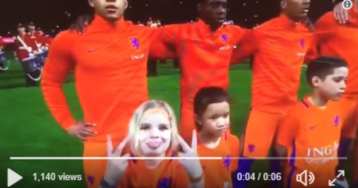 Filmpje: Puck (6) trekt gekke bek tijdens het Wilhelmus