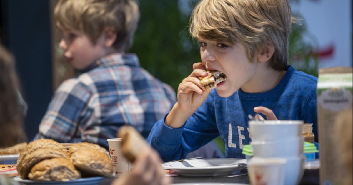 Hoe krijgt mijn kind een gezonde band met eten? - Kidsweek