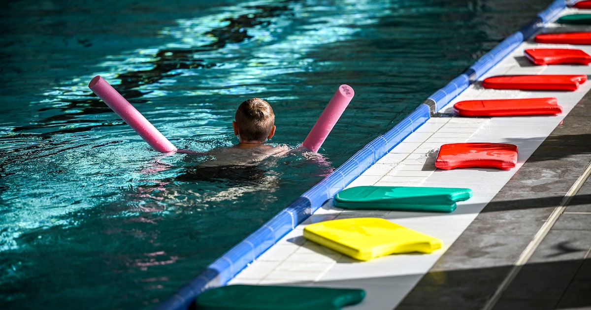Wat vind jij: moet schoolzwemmen weer verplicht worden?