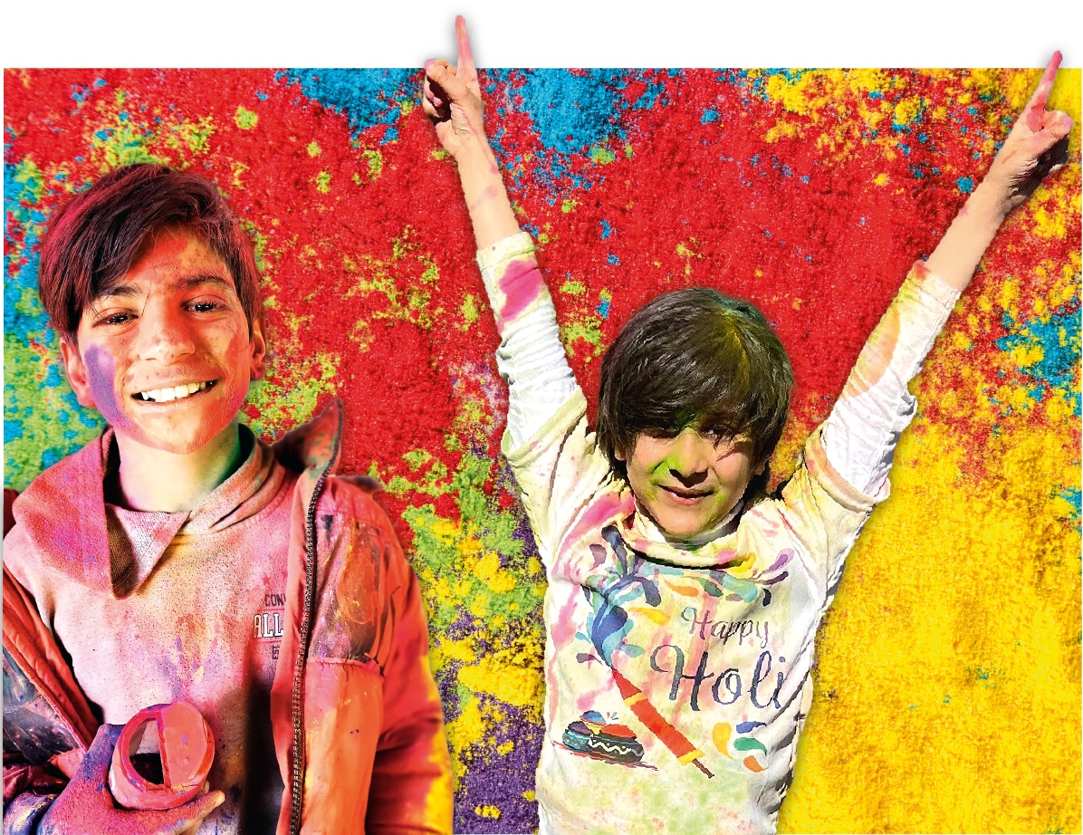 Reviye en Ruhaan (allebei 10) vieren het hindoe-feest Holi: ‘Door de ...