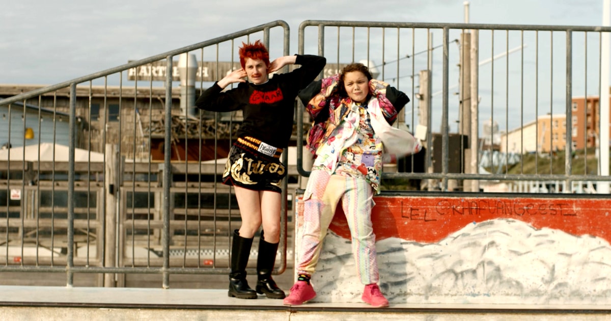 Panter (10) en Melanie (11) maakten punklied in tv-programma Bollox ...