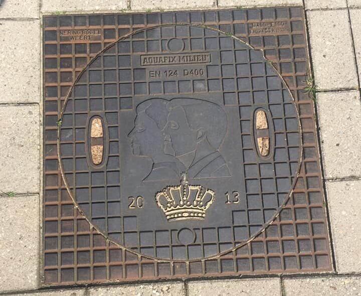 Verzamelaar van putdeksels krijgt eigen putdeksel - Kidsweek