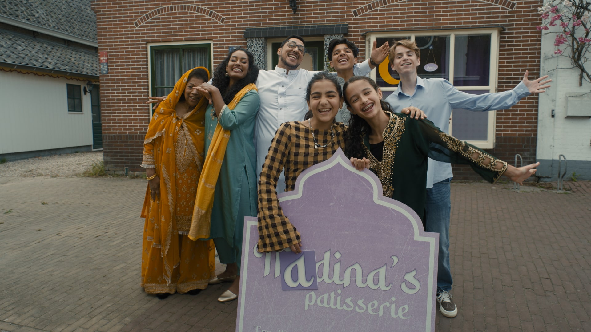 Lunah (14) speelt in All You Can Eid: ‘Deze serie laat goed zien hoe de ...