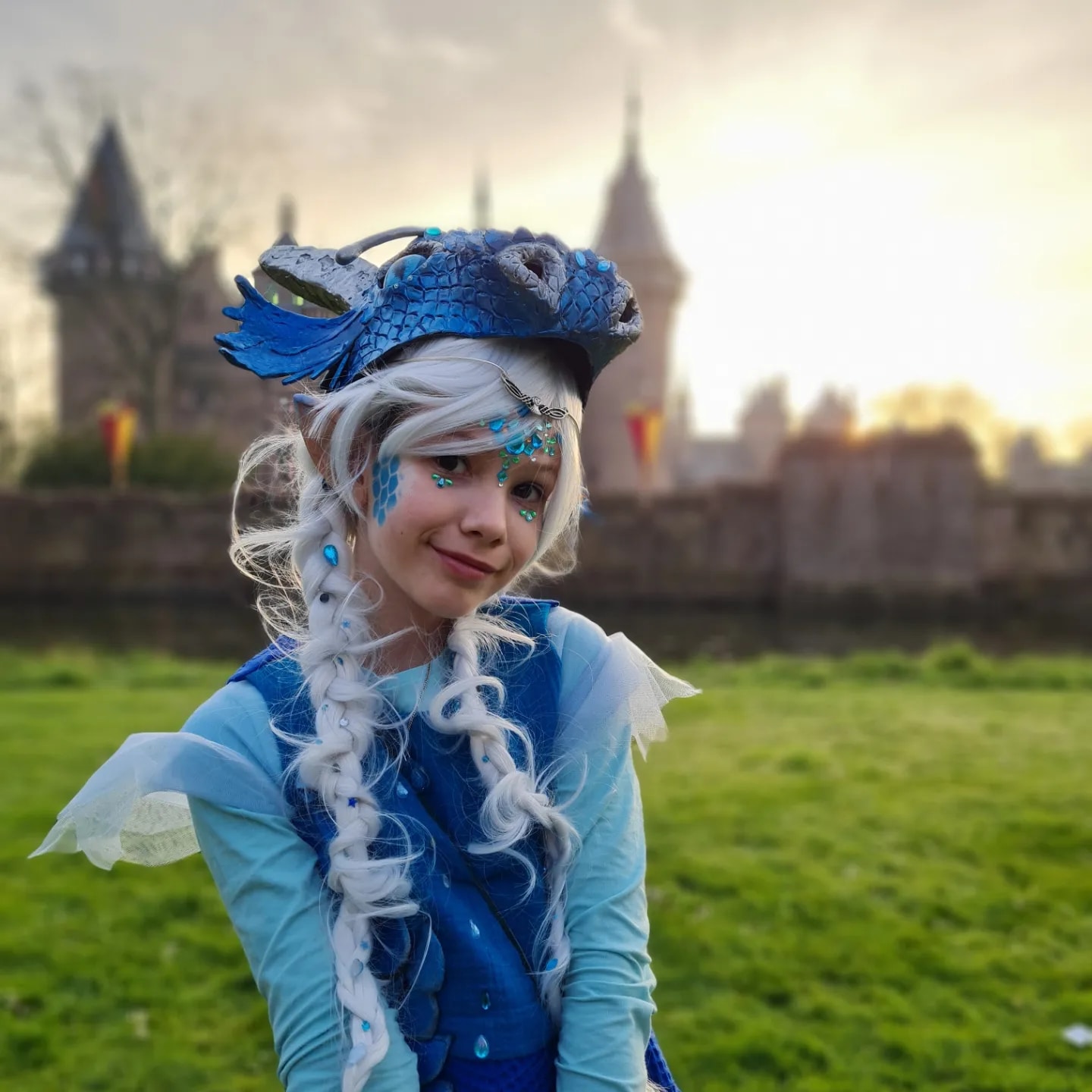 Emma (9), Rosalie (12), Nova (10) en Mink (12) doen aan cosplay - Kidsweek